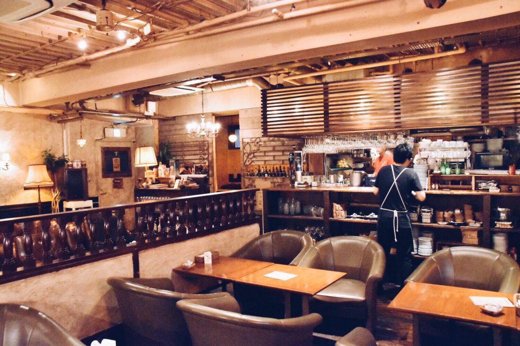 「cafe carat」中目黒駅から徒歩3分、地下一階にある隠れ家カフェ | Boooost